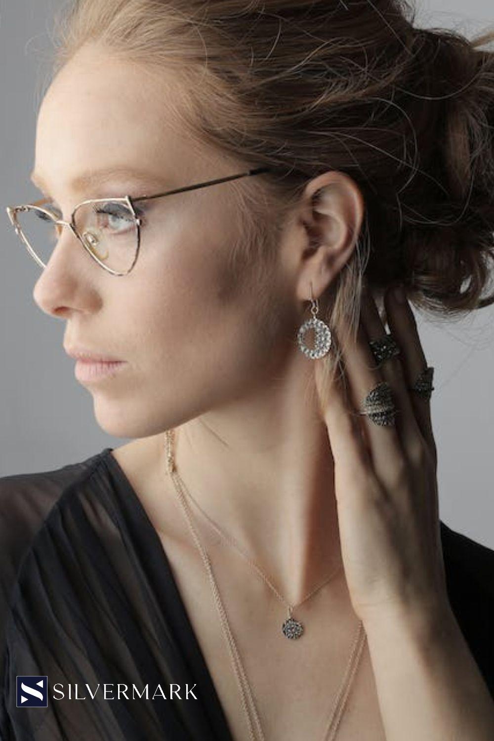 "The best silver jewelry for people with bold fashion sense" – silvermark