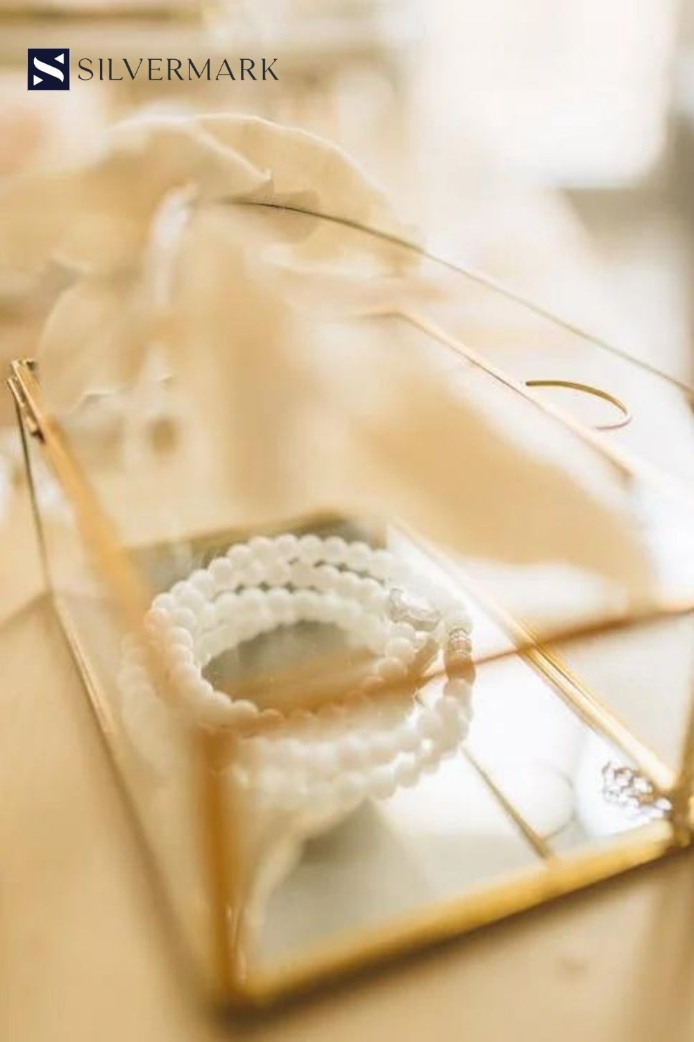 The Most Iconic and Trendsetting Silver Jewelry Moments in Fashion His ...